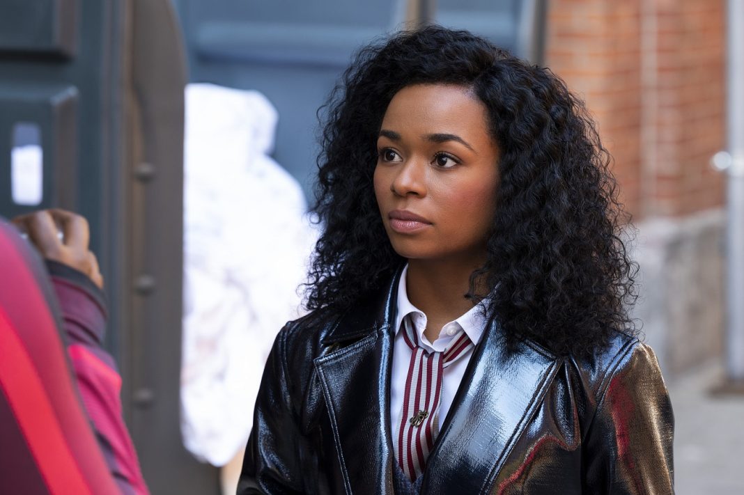TV Review – Netflix's ‘Inventing Anna’ is Fabulous, Fascinating ...
